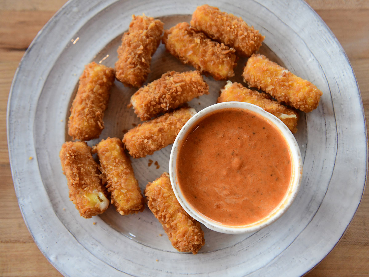 Garlic and Herb Mozzarella Sticks with Marinara Dipping Sauce Recipe ...