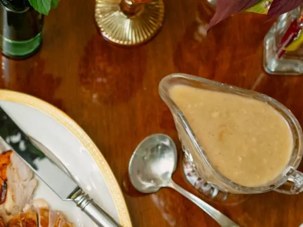Trisha’s Turkey Gravy Recipe | Trisha Yearwood | Food Network