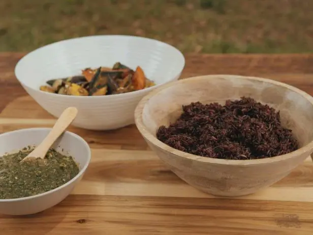 Tiger Bite Hot Sauce Recipe | Yia Vang | Food Network