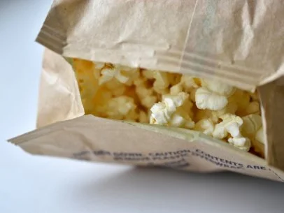 how to pop popcorn in a microwave