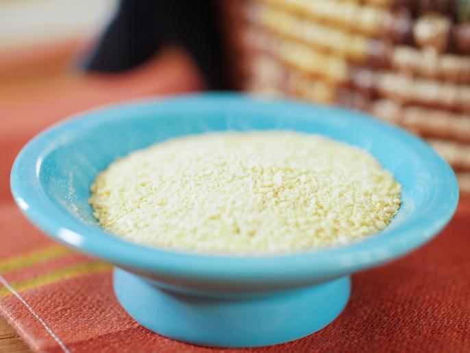 Sunny's Easy D-I-Y Garlic Powder Recipe | Sunny Anderson | Food Network