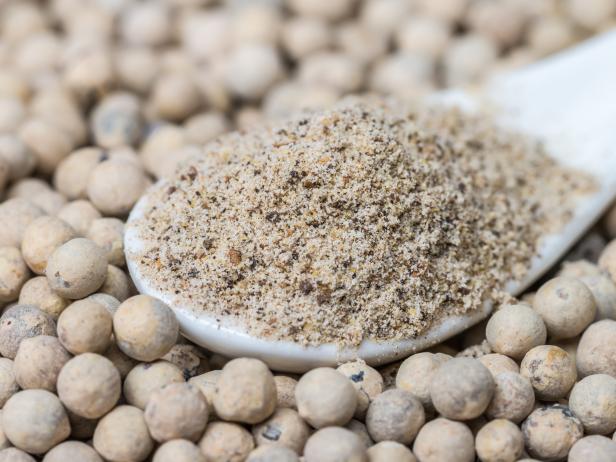 White Pepper Versus Black Pepper: What’s the Difference? | Cooking ...