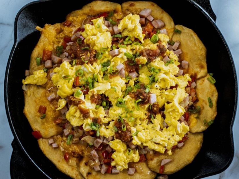 Cast-Iron Breakfast Pizza Recipe | Ree Drummond | Food Network