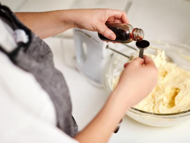 8 Substitutes for Vanilla Extract | Easy Baking Tips and Recipes ...