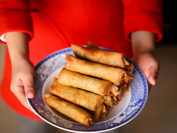 Egg Roll vs Spring Roll: What’s the Difference? | Cooking School | Food ...