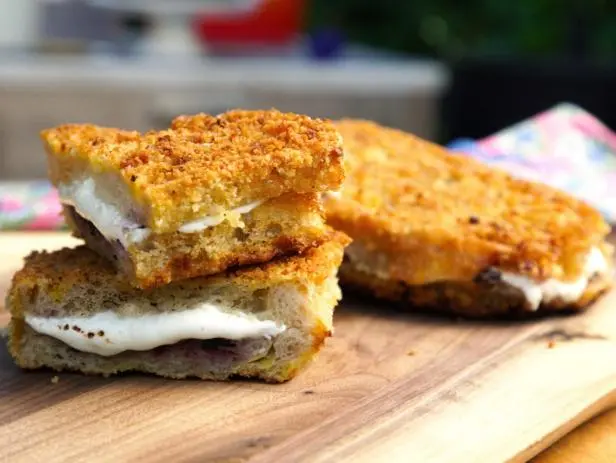 Crispy Grilled Cheese with Mozzarella, Mushrooms and Blueberry Jam ...