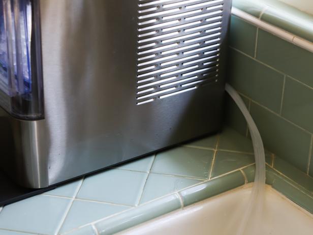 6 Best Countertop Ice Makers 2024 Reviewed | Shopping | Food Network