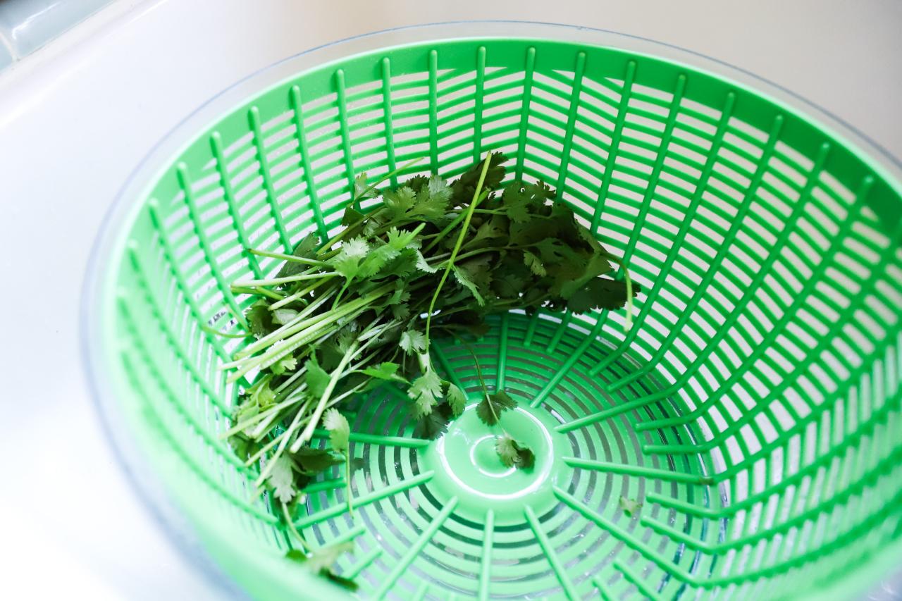 6 Best Salad Spinners 2024 Reviewed | Shopping | Food Network