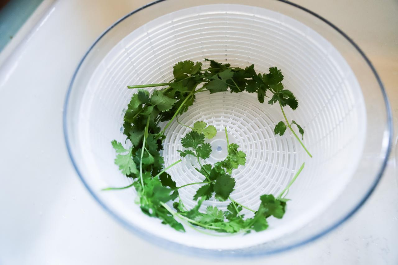 6 Best Salad Spinners 2024 Reviewed | Shopping | Food Network