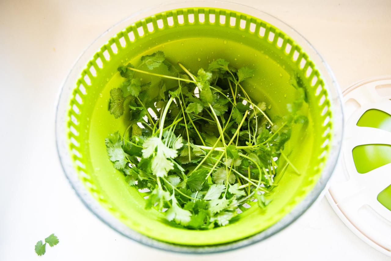 6 Best Salad Spinners 2024 Reviewed | Shopping | Food Network
