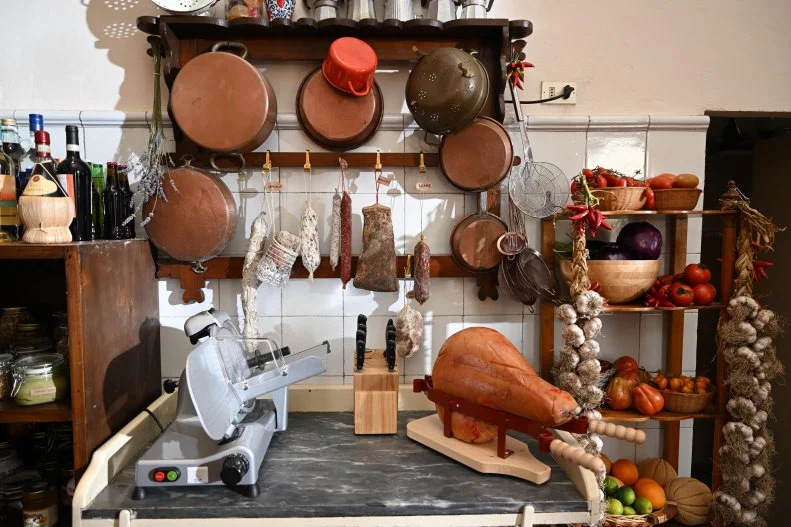 Food Network Calls in 'House Hunters International' to Find the Italian ...