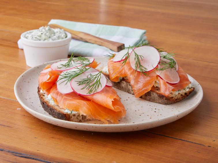Open Rye Sandwich with Smoked Salmon, Herb Cream Cheese and Radishes ...
