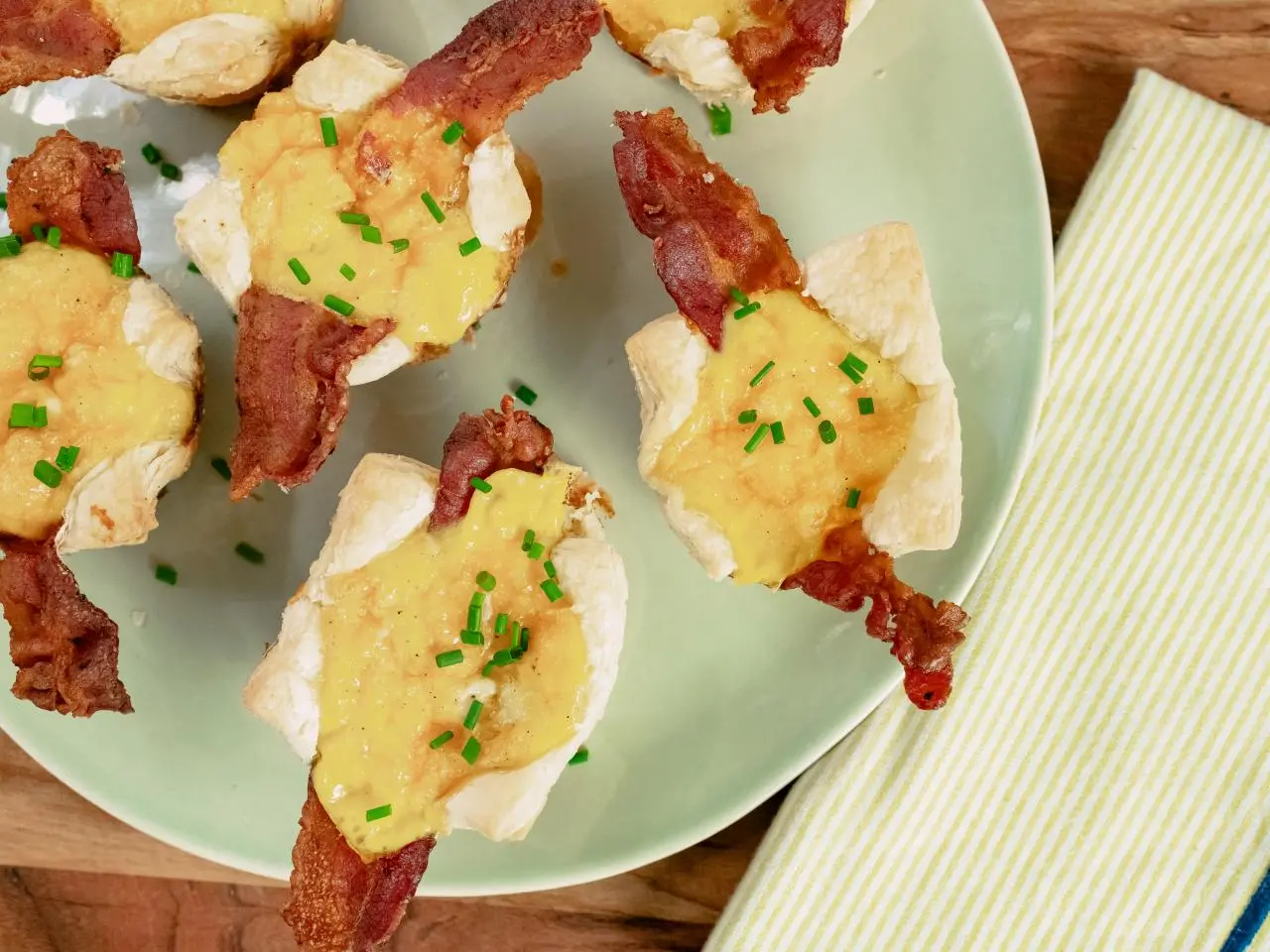 bacon egg cups with bread