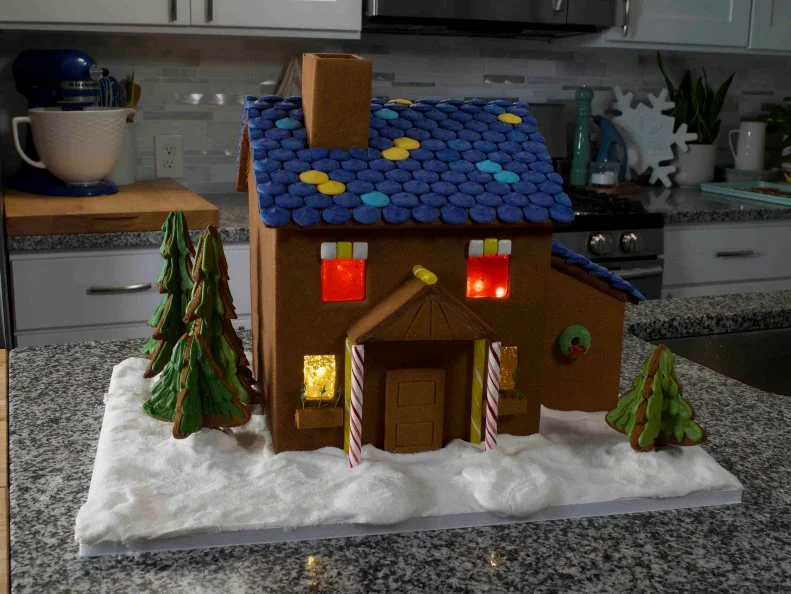 9 Festive Gingerbread House Ideas | How To Decorate a Gingerbread House ...