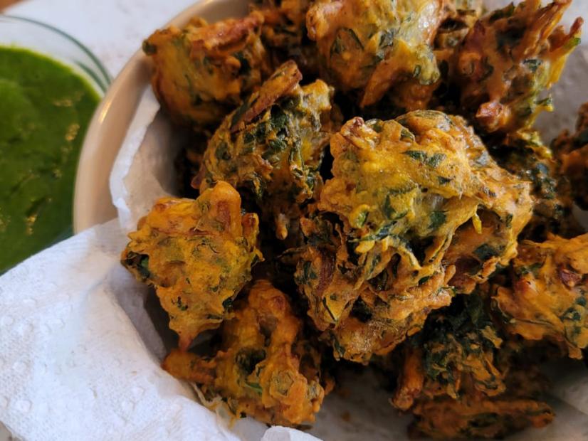 Onion and Spinach Pakora with Cilantro Chutney Recipe | Maneet Chauhan ...
