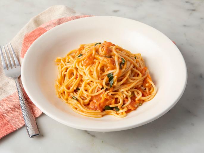 Spaghetti with Tomato Sauce Recipe | Scott Conant | Food Network