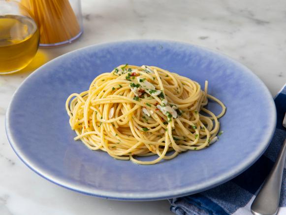 Spaghetti Aglio e Olio Recipe | Scott Conant | Food Network