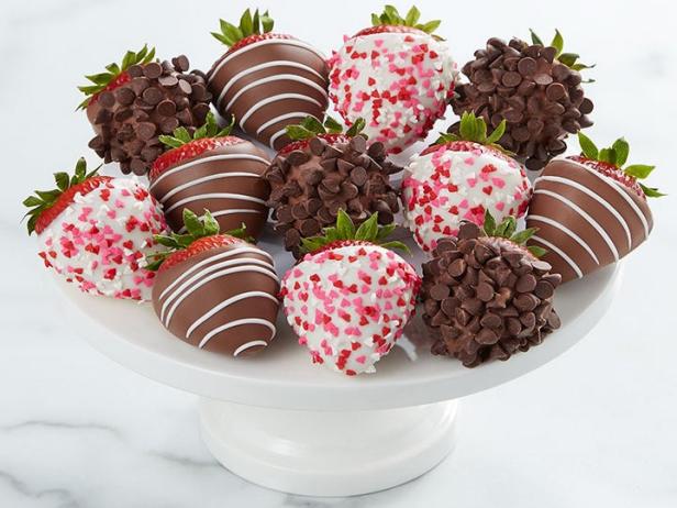 12 Thoughtful Valentine's Day Gift Baskets for a Special Someone ...