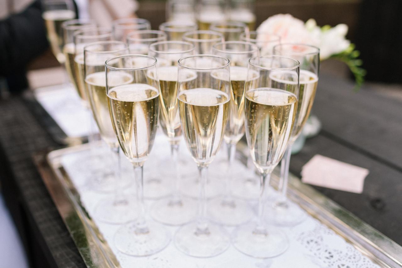 10 Best Proseccos 2023, According to Experts | Shopping | Food Network