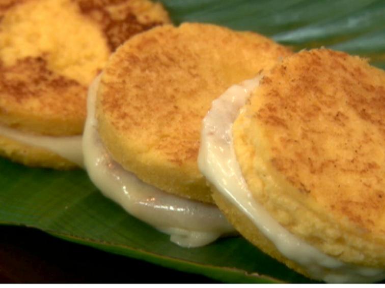 Arepas: Arepas de Choclo Recipe | Ingrid Hoffmann | Food Network