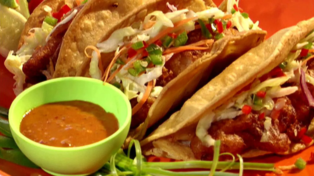 Throwdown's Fish Tacos Recipe | Bobby Flay | Food Network