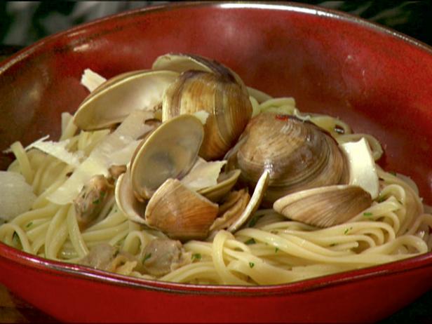Secrets of a Restaurant Chef The Secret to Linguine with Clam Sauce ...