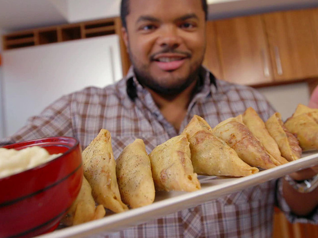 Mediterranean Chicken Samosas with Apple Cumin Chutney Recipe - Chef's ...