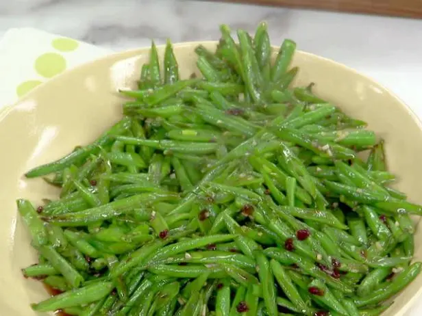 Sunny's Blackberry Ginger Green Beans Recipe | Sunny Anderson | Food ...
