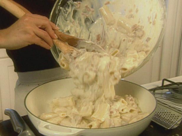 Baked Rigatoni with Bechamel Sauce Recipe | Giada De Laurentiis | Food ...